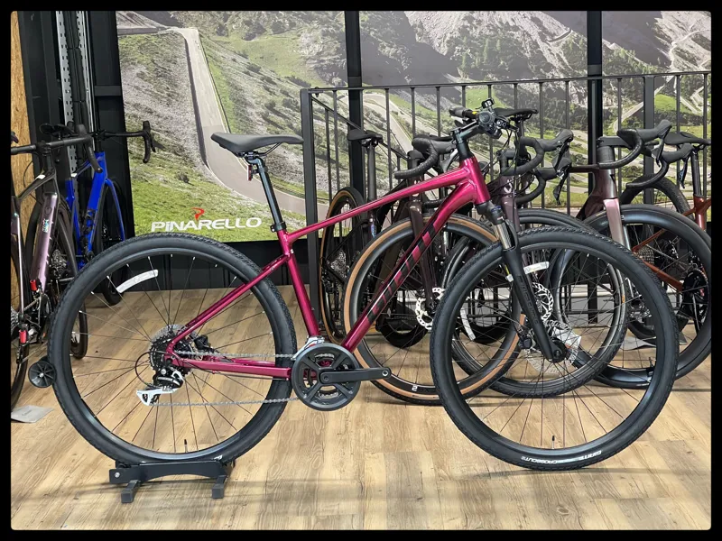 2022 Giant Roam 3 Disc Medium Garnet Men's Alu Road Bike in Red