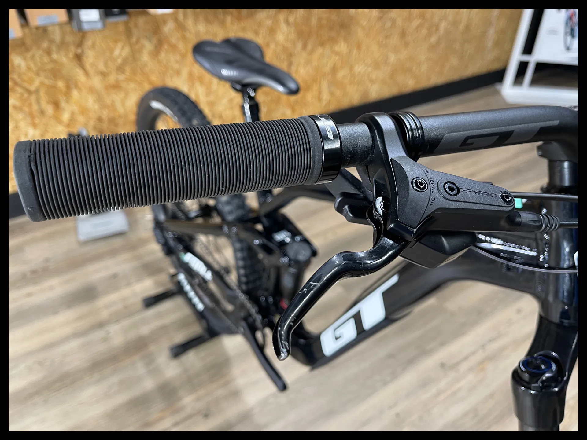 2022 GT Force Sport Mountain Bike Gloss Black Mens Large
