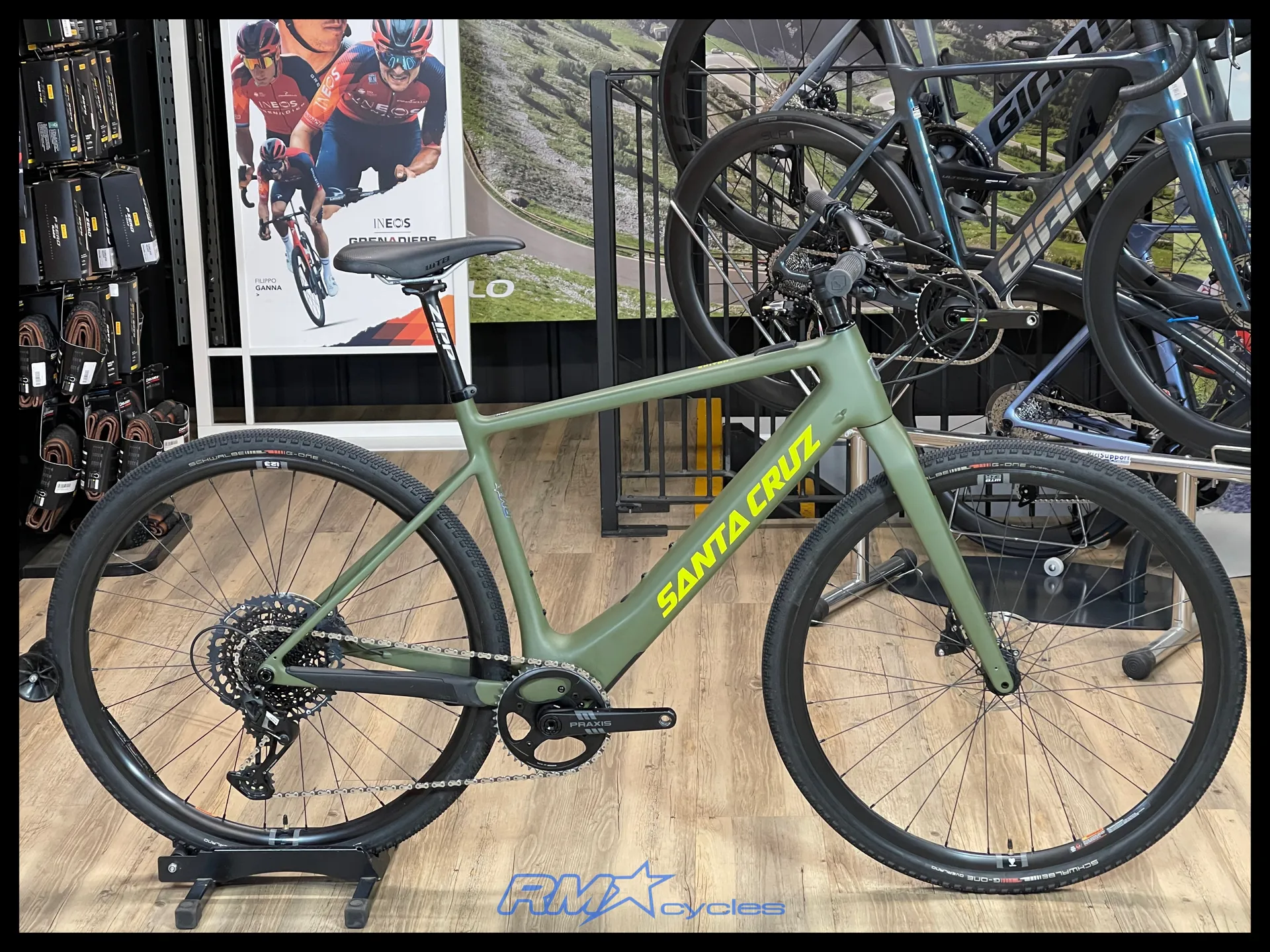 2024 Santa Cruz Skitch Mens Carbon FlatBar e-Gravel Bike in Green