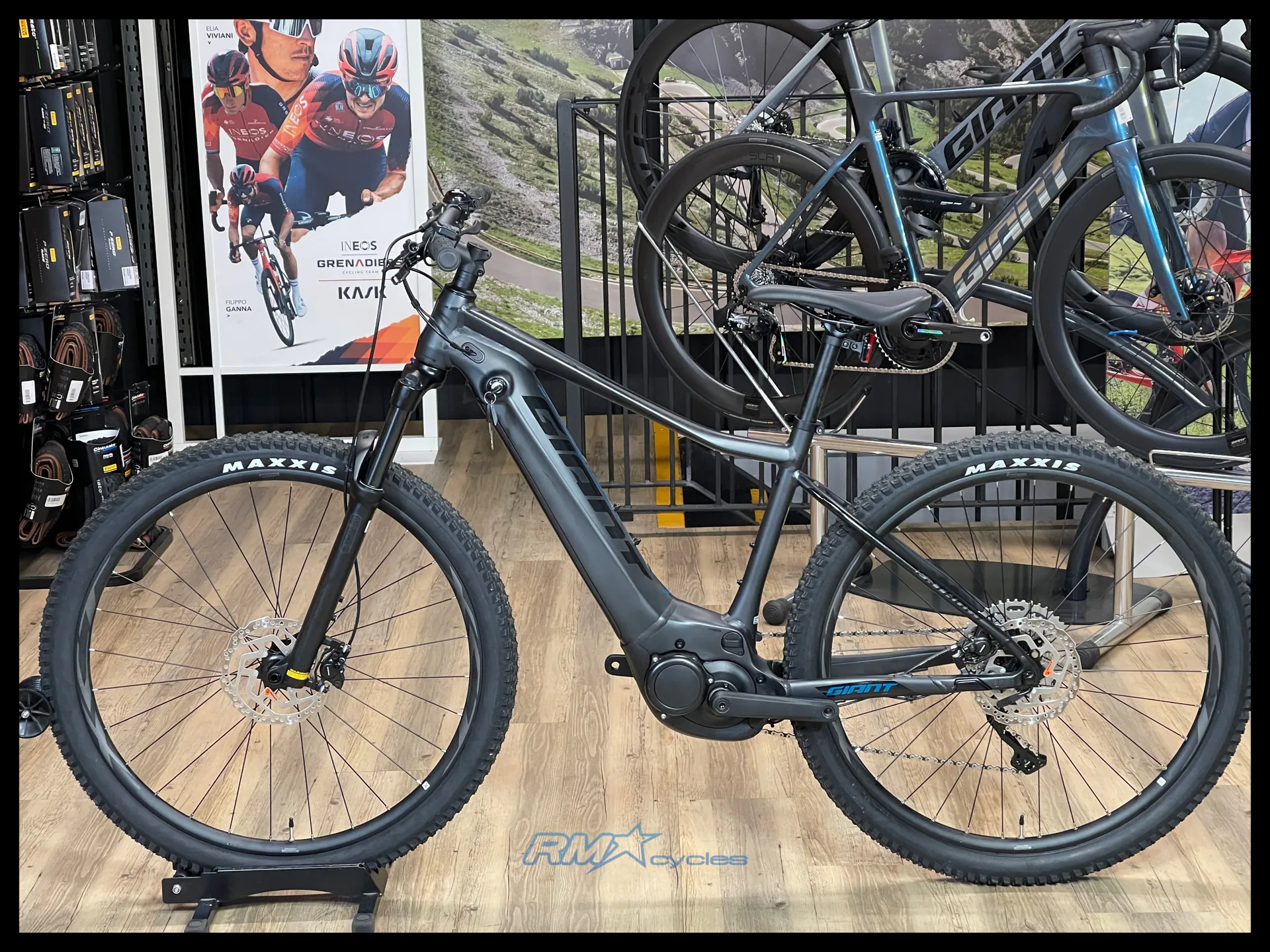 2022 Giant Fathom E+ 2 29er Mens Alloy Hardtail eMTB in Black