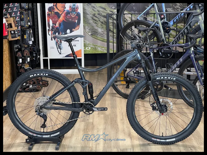 2021 Giant Stance Mens Alloy MTB in Black