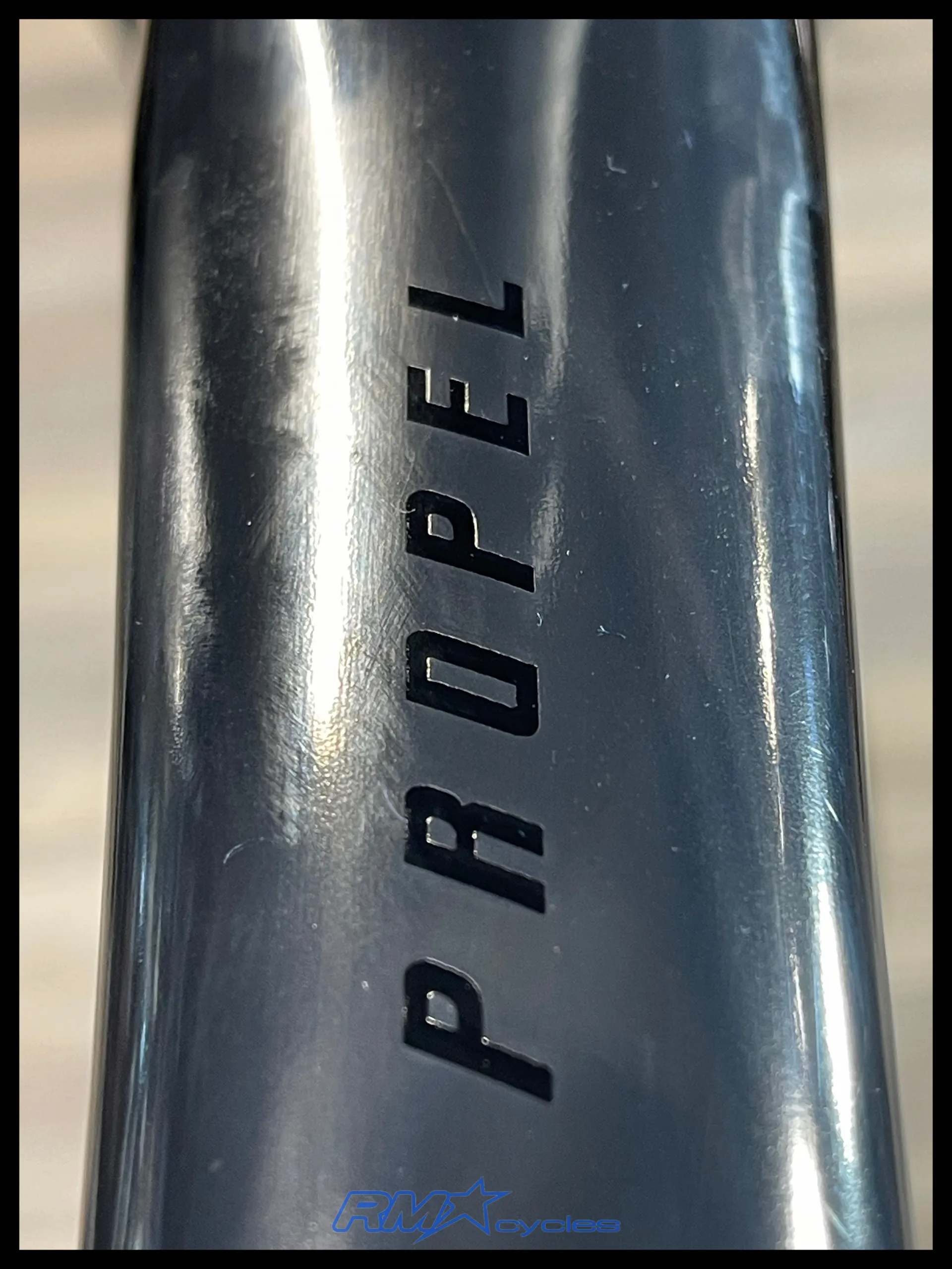 2024 Giant Propel Advanced Pro Mens Carbon Road Bike in Black