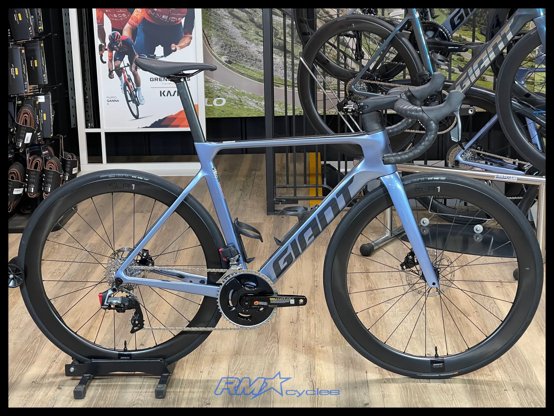2025 Giant Propel Advanced Pro 1 Mens Carbon Road Bike in Blue